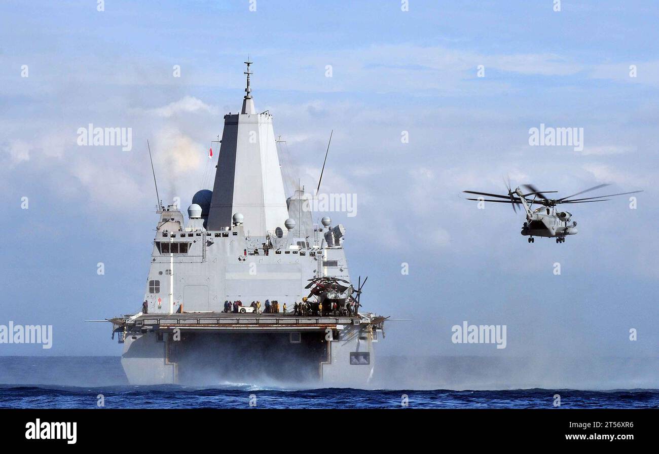 US Navy A CH-53 Sea Stallion helicopter assigned to the Thunder ...