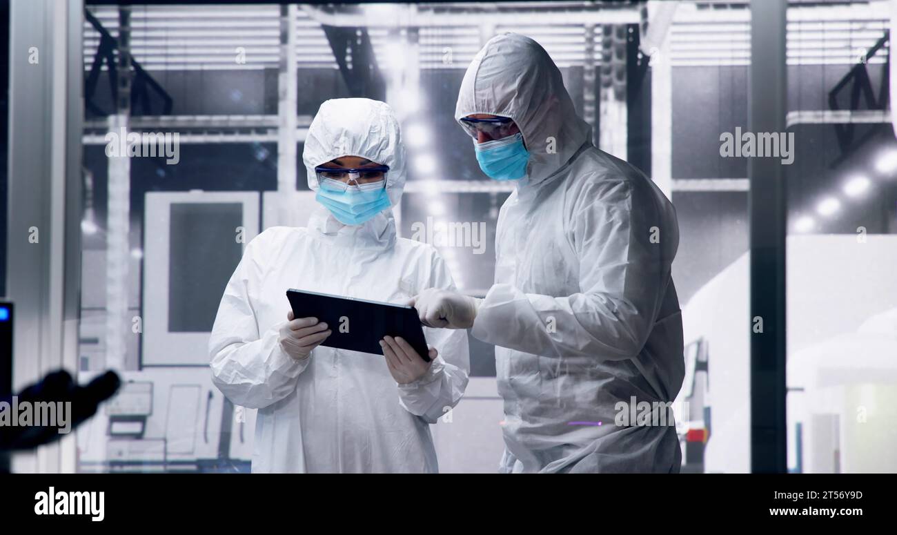 Clean room laboratory talking hi-res stock photography and images - Alamy