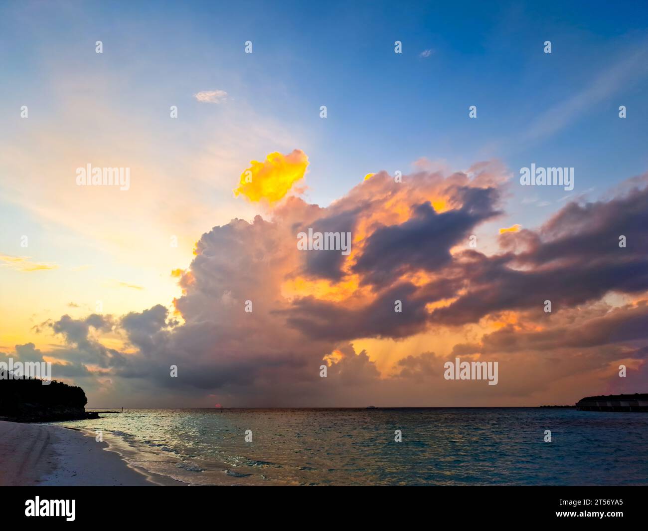 Time lapse sunset beach hi-res stock photography and images - Alamy