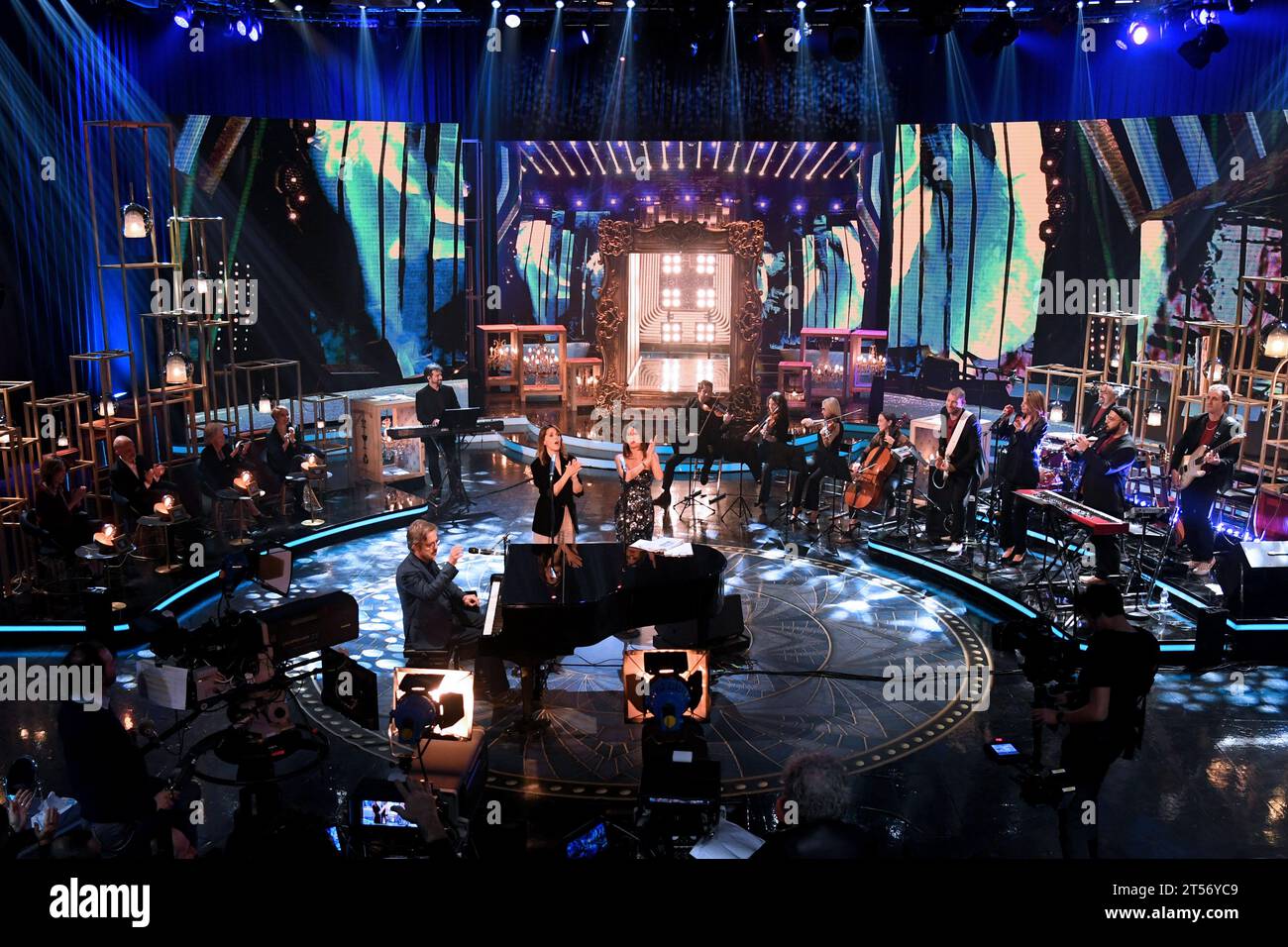 Milan, TV broadcast "Splendida cornice" - Geppi Cucciari, Paola ...