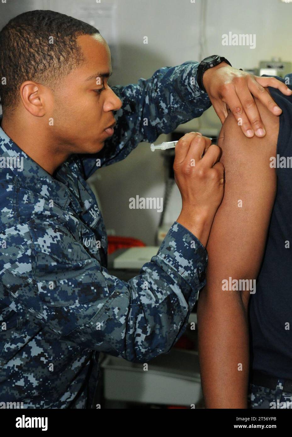 US Navy A Sailor injects an immunization shot.jpg Stock Photo - Alamy