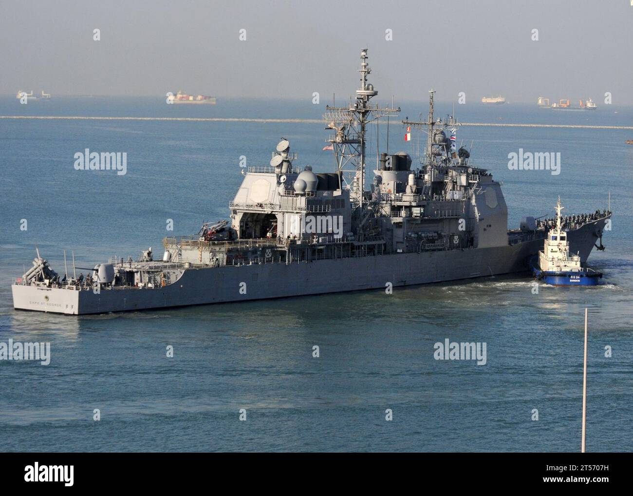 US Navy A tugboat guides the Ticonderoga-class guided-missile cruiser ...