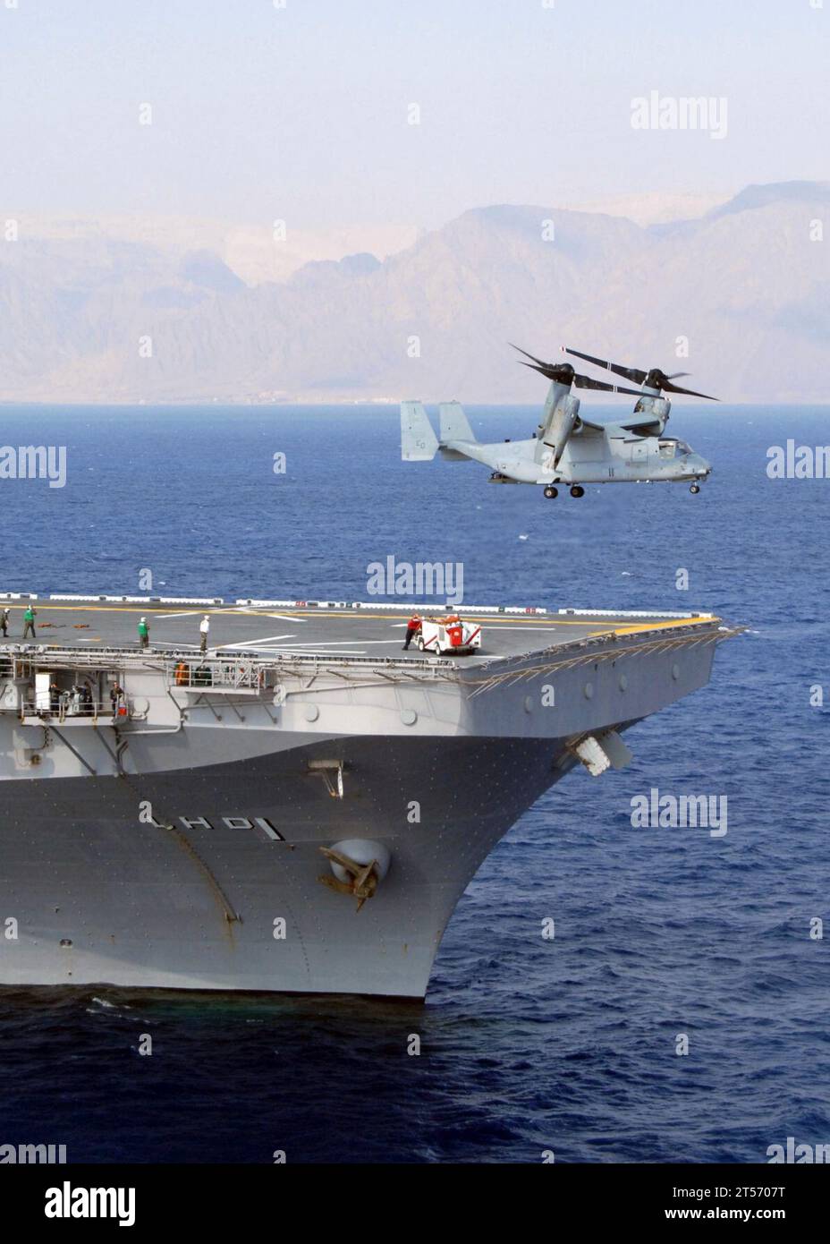 US Navy A U.S. Marine Corps MV-22 Osprey, assigned to Marine Medium ...