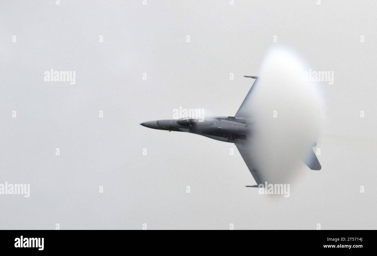 US Navy An F18 Hornet from the East Coast Hornet Demonstration Team ...