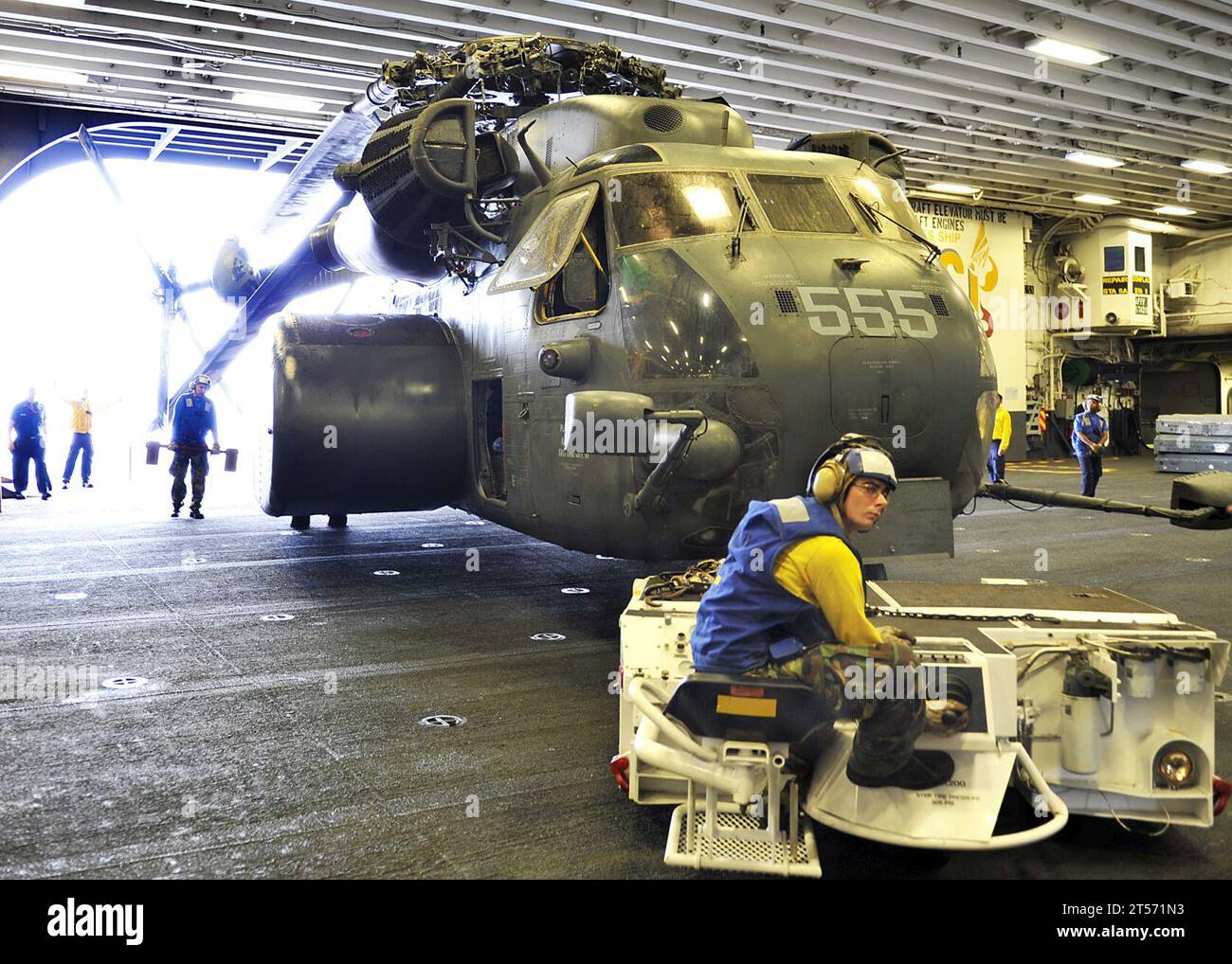Helicopter mine countermeasure squadron hm 14 hi-res stock photography ...