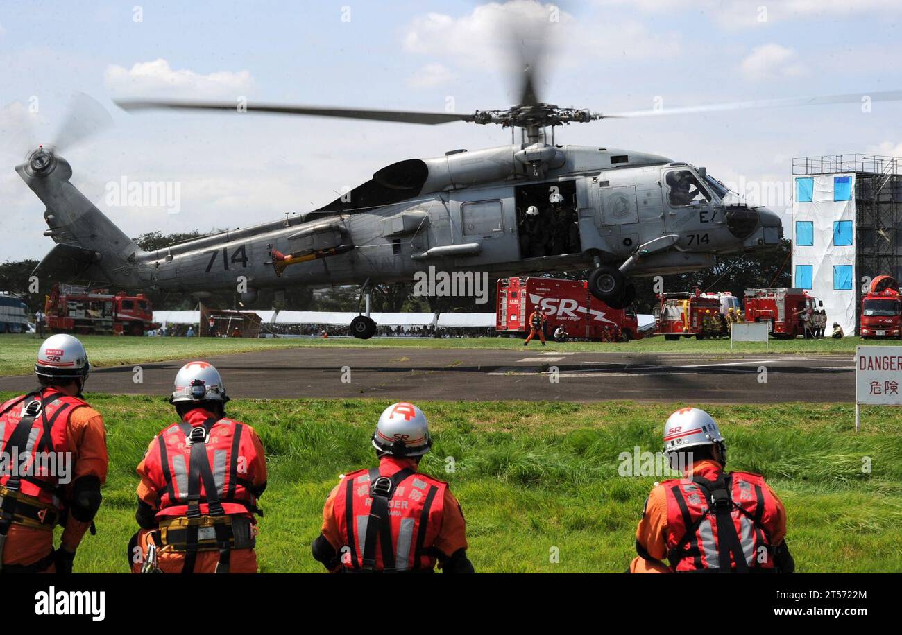 US Navy An SH-60B Sea Hawk helicopter lands at Naval Support Facility ...