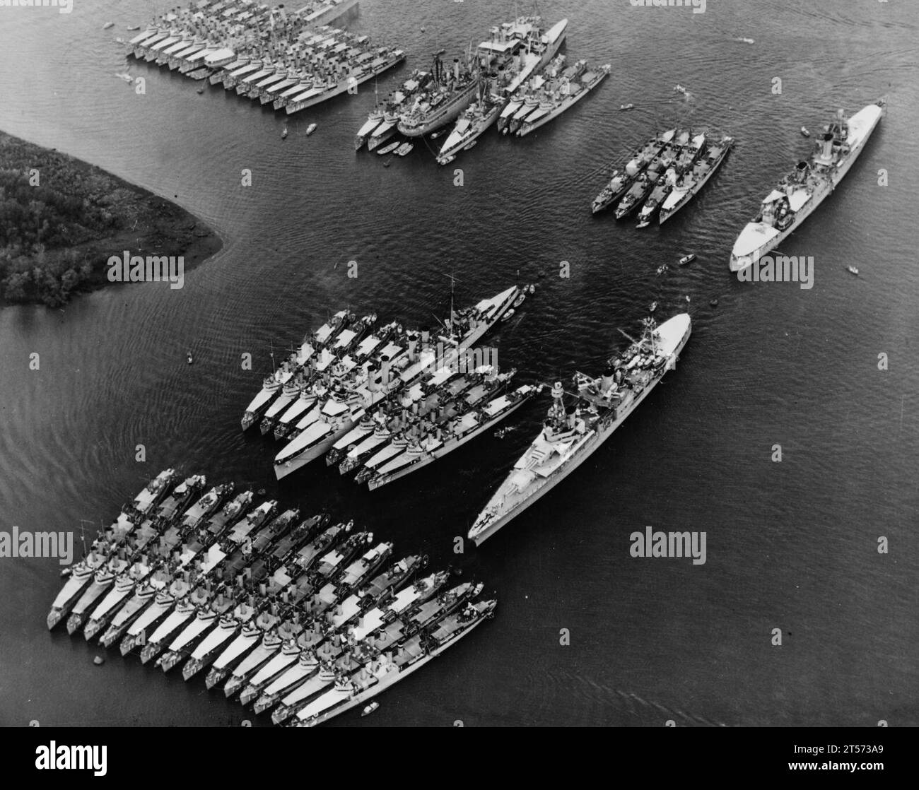 US Navy cruisers and destroyers at Balboa, Panama on 23 April 1934.jpg ...