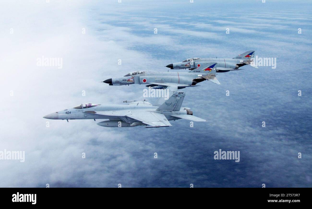 US Navy FA-18E of VFA-195 in flight with JASDF F-4EJ Kais of 302nd ...