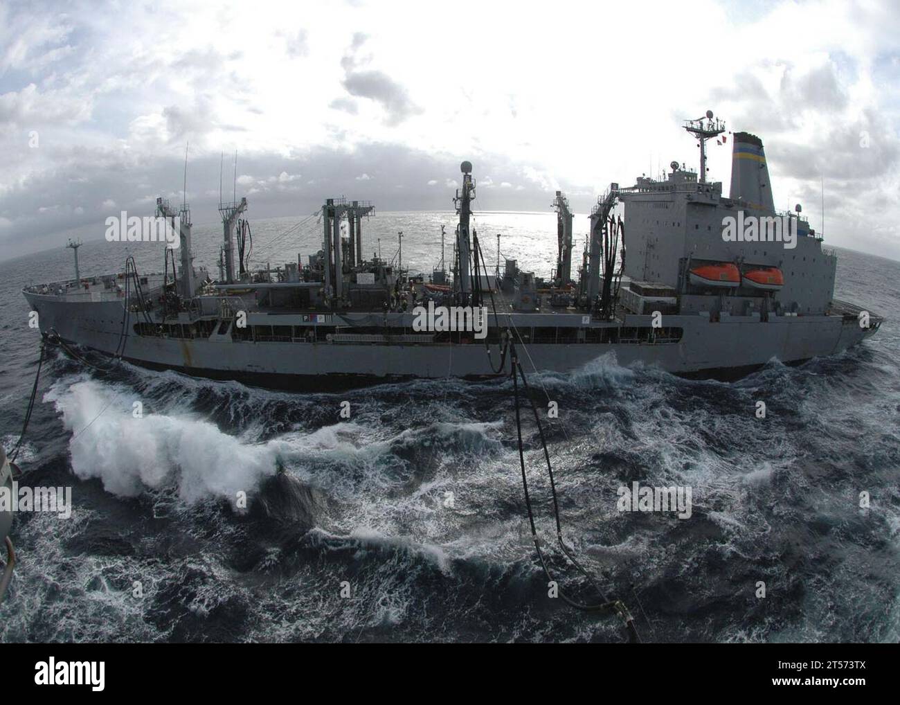 US Navy Fleet replenishment oiler USNS John Lenthall (T-AO 189 ...