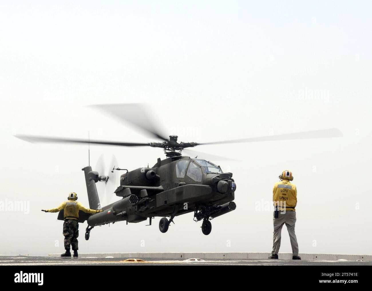 US Navy For the first time, an Apache helicopter lands on the deck of a ...