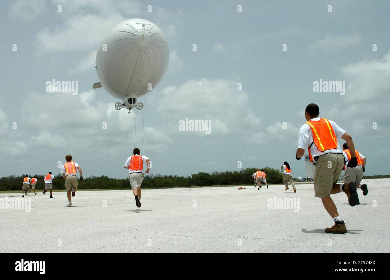 US Navy Handlers from Airship Management Services race toward a Skyship ...