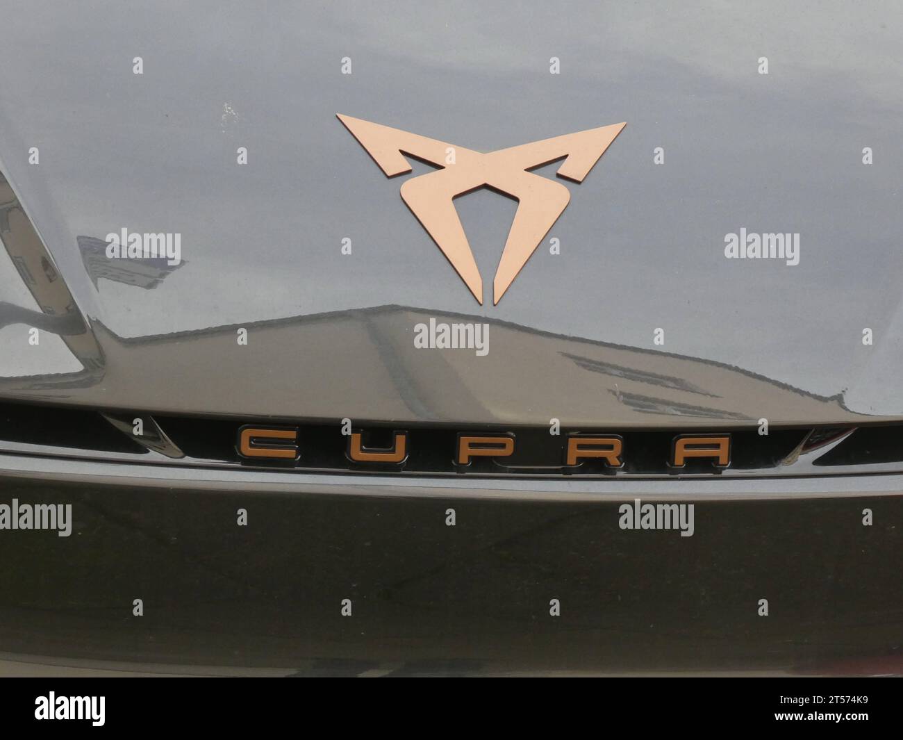 Cupra logo hi-res stock photography and images - Alamy