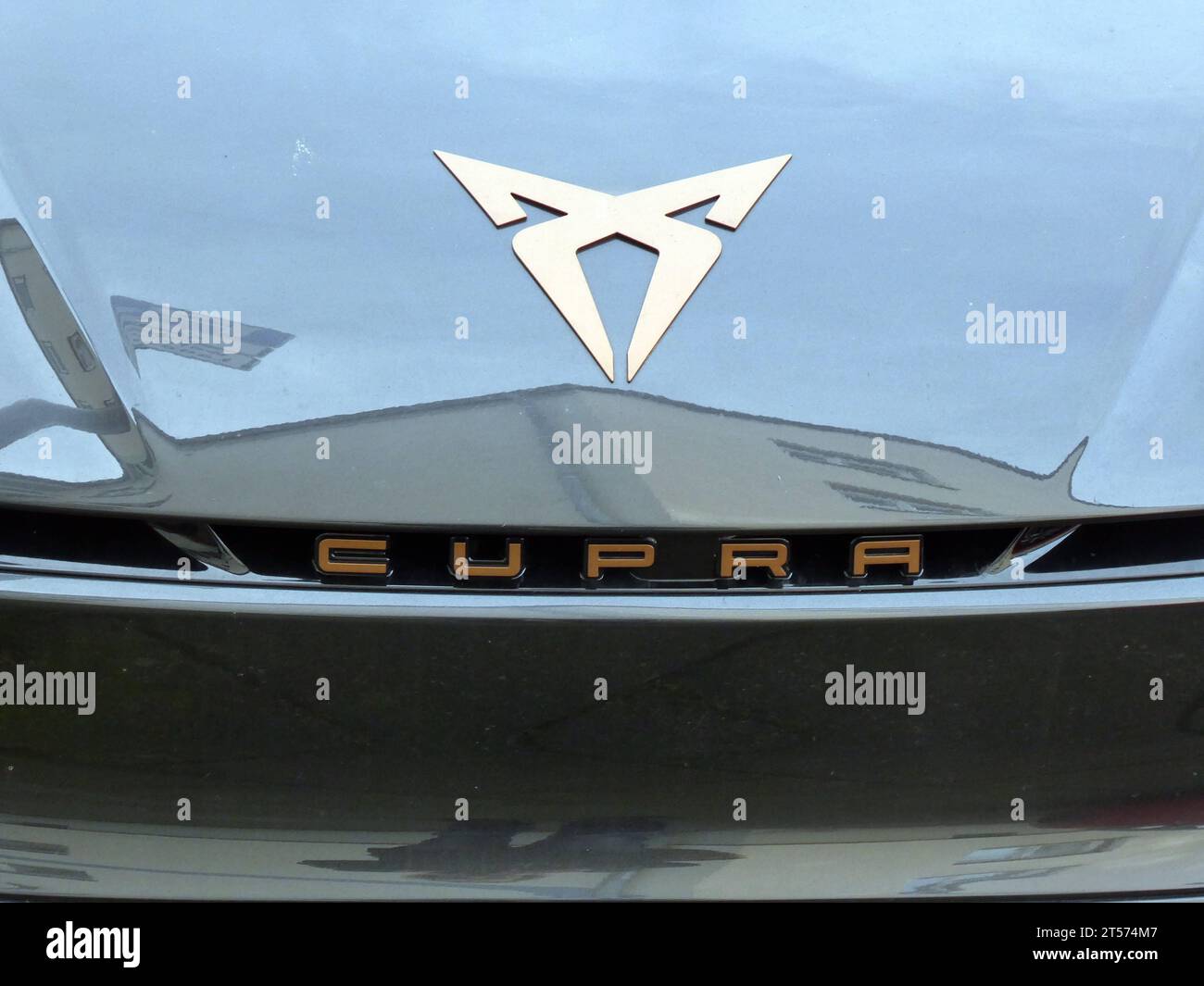 Cupra logo hi-res stock photography and images - Alamy