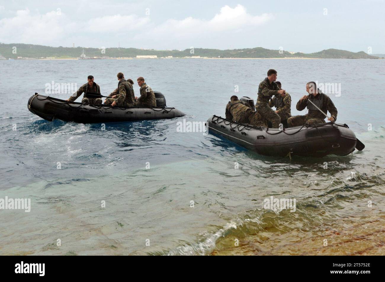 US Navy Marines assigned to Amphibious Reconnaissance Platoon, 31st ...