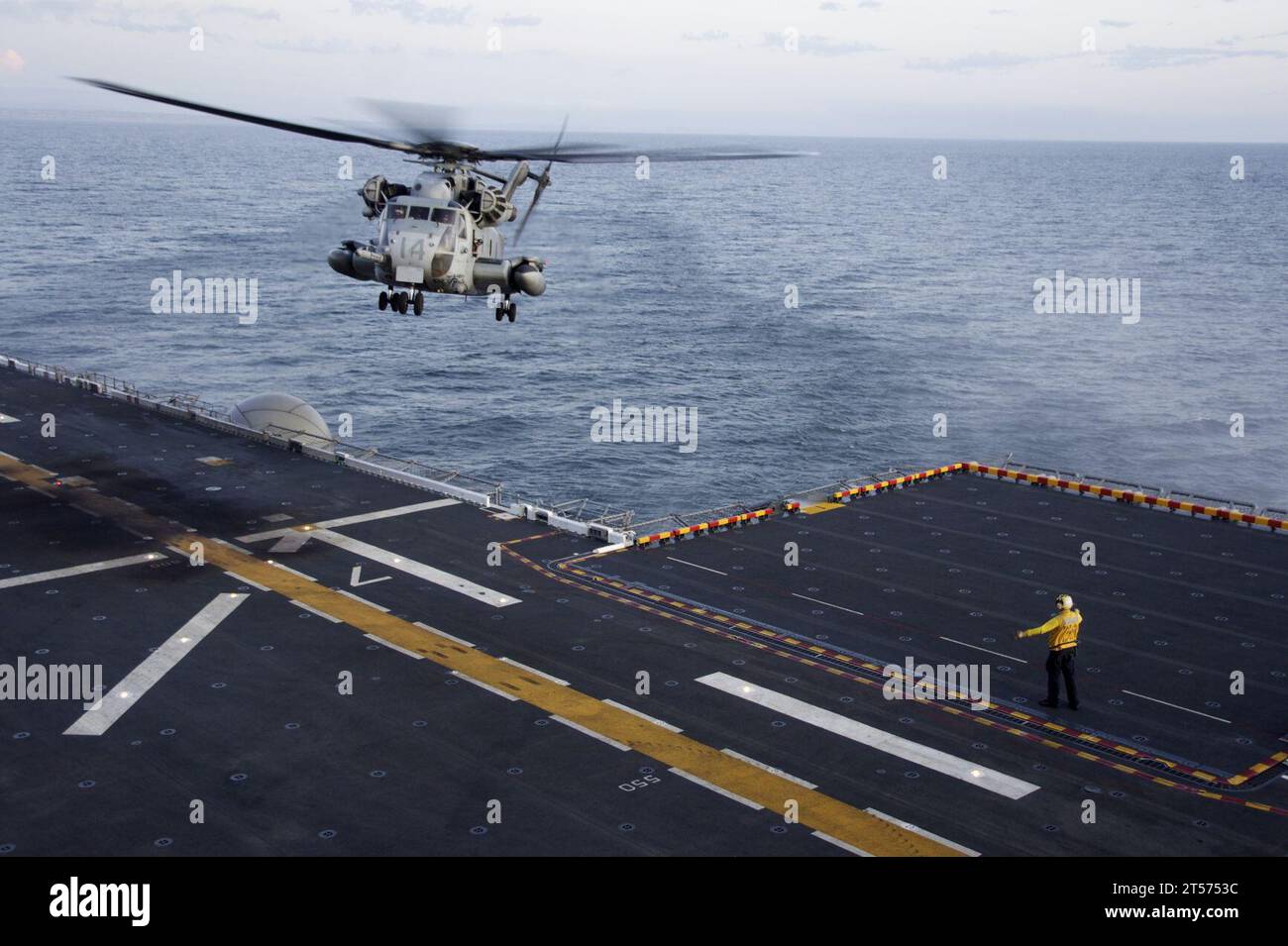 Marine heavy helicopter squadron hmh 466 hi-res stock photography and ...