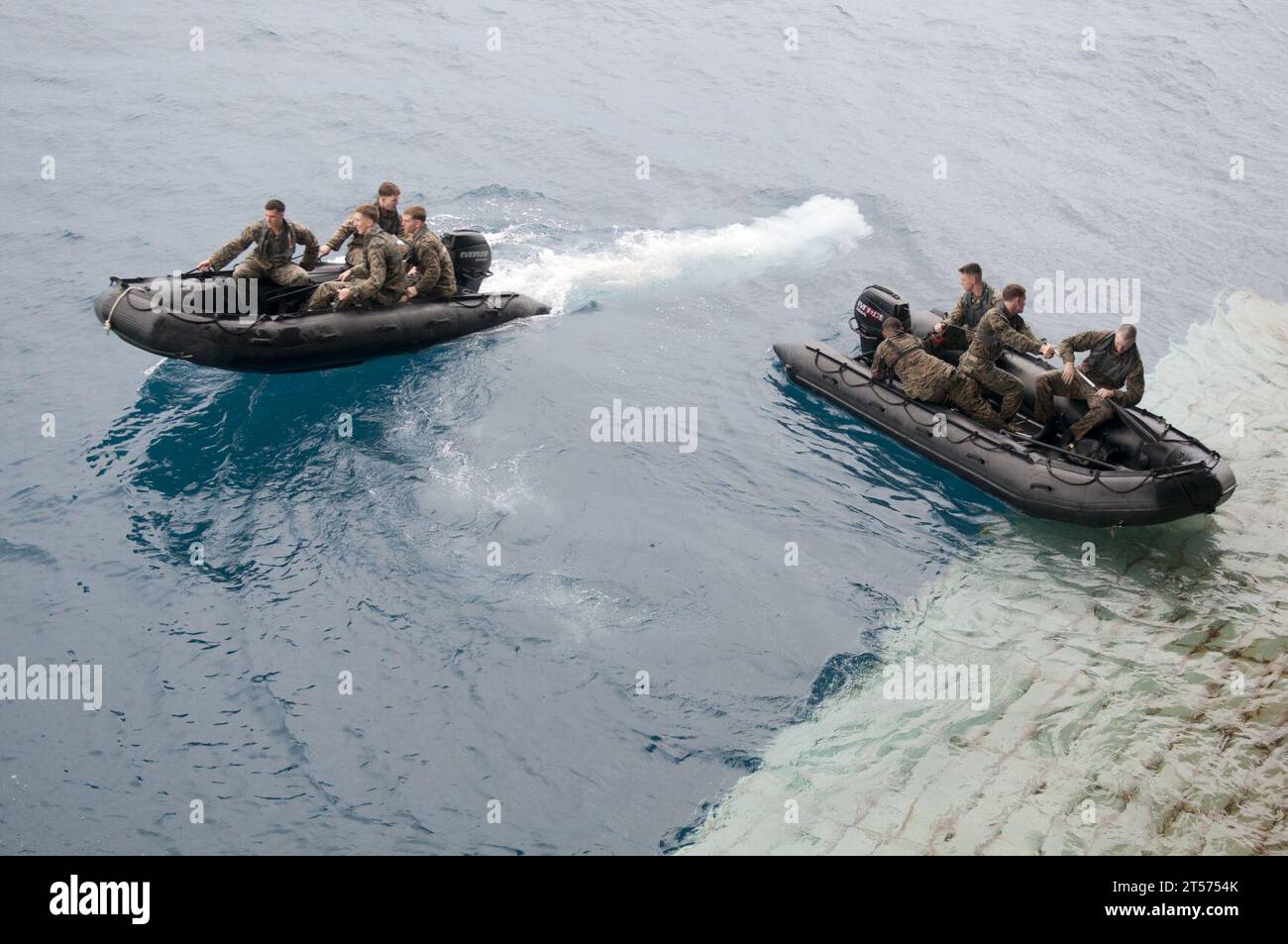 US Navy Marines assigned to Amphibious Reconnaissance Platoon, 31st ...
