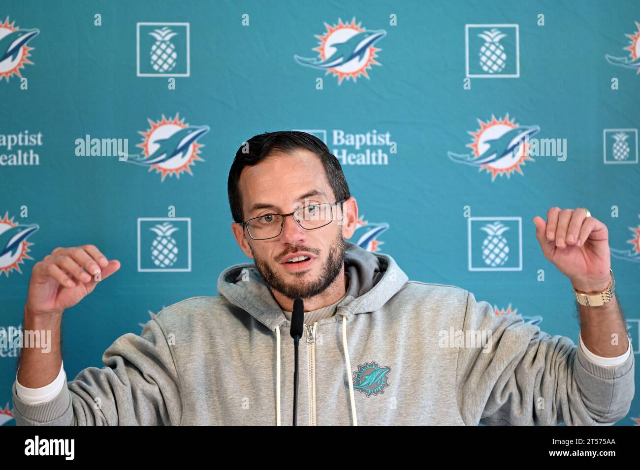 03 November 2023, Hesse, Frankfurt/Main: Dolphins coach Mike McDaniel ...