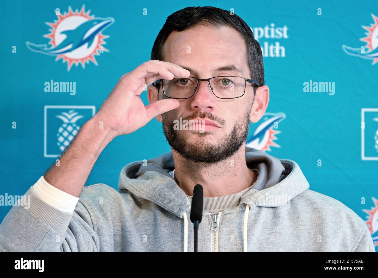 03 November 2023, Hesse, Frankfurt/Main: Dolphins coach Mike McDaniel ...
