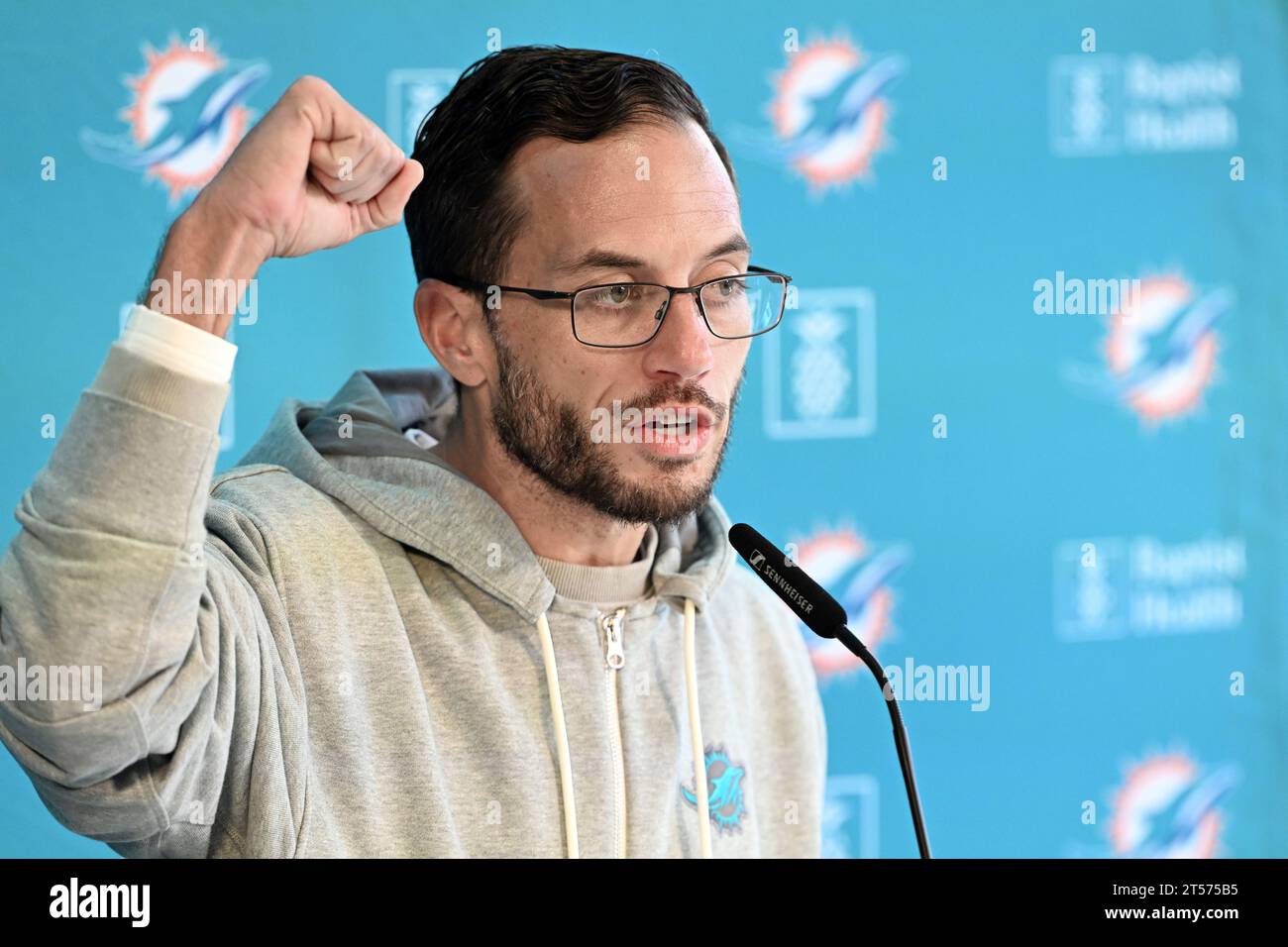 03 November 2023, Hesse, Frankfurt/Main: Dolphins coach Mike McDaniel ...