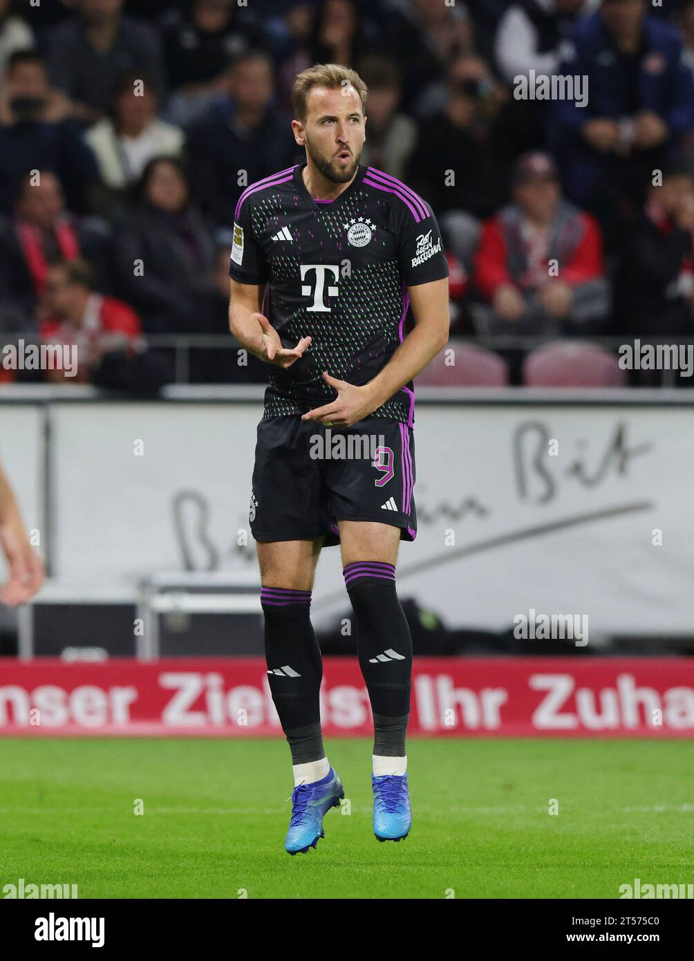 Mainz, Deutschland. 21st Oct, 2023. firo: October 21st, 2023, football ...