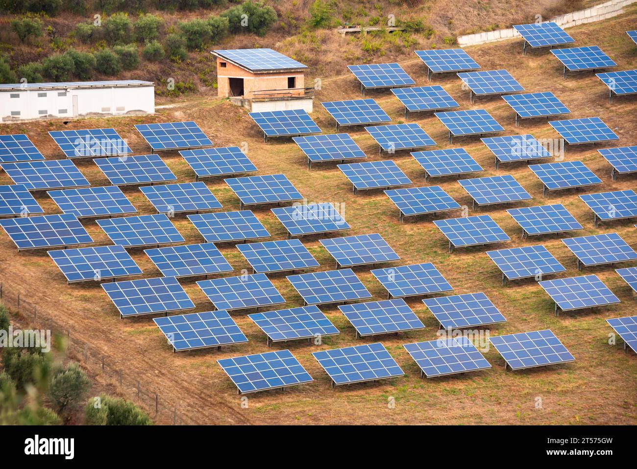 Solar panels in countryside hi-res stock photography and images - Alamy