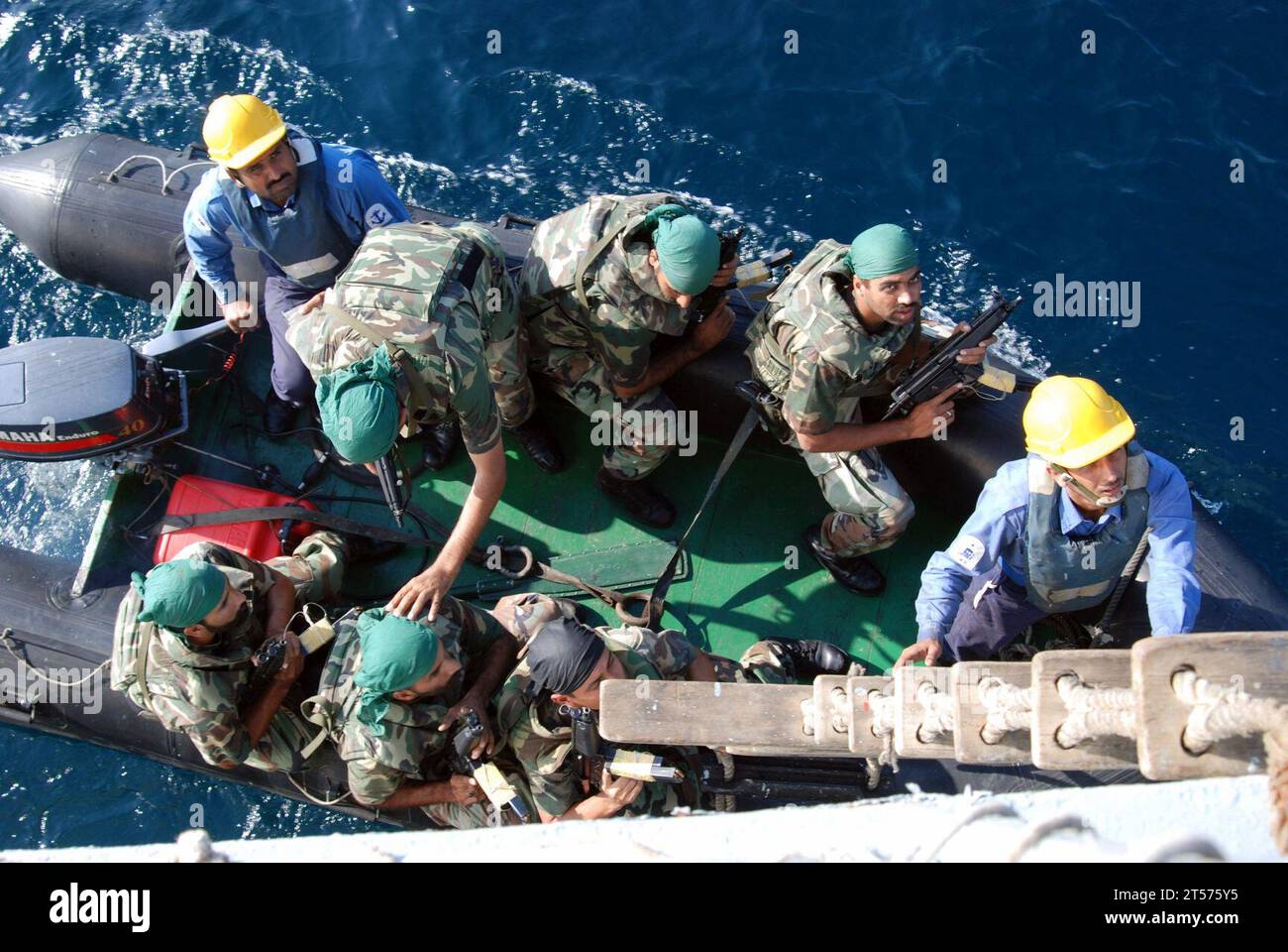 US Navy Members of the Pakistan Navy Special Service Group board a ...