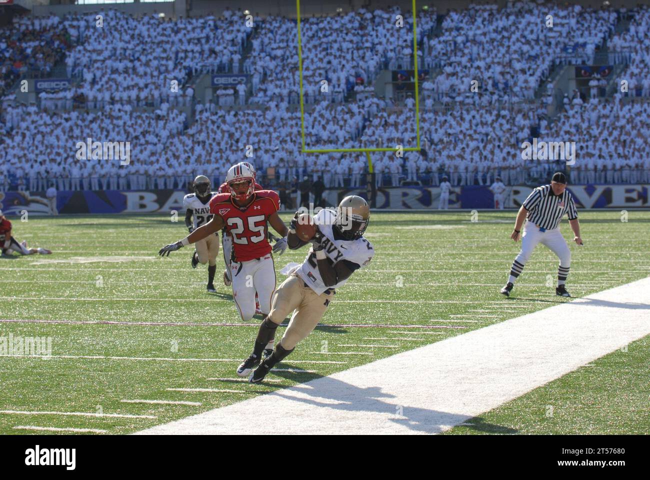 US Navy Navy Slot back Andre Byrd pulls down a reception in the 2nd ...