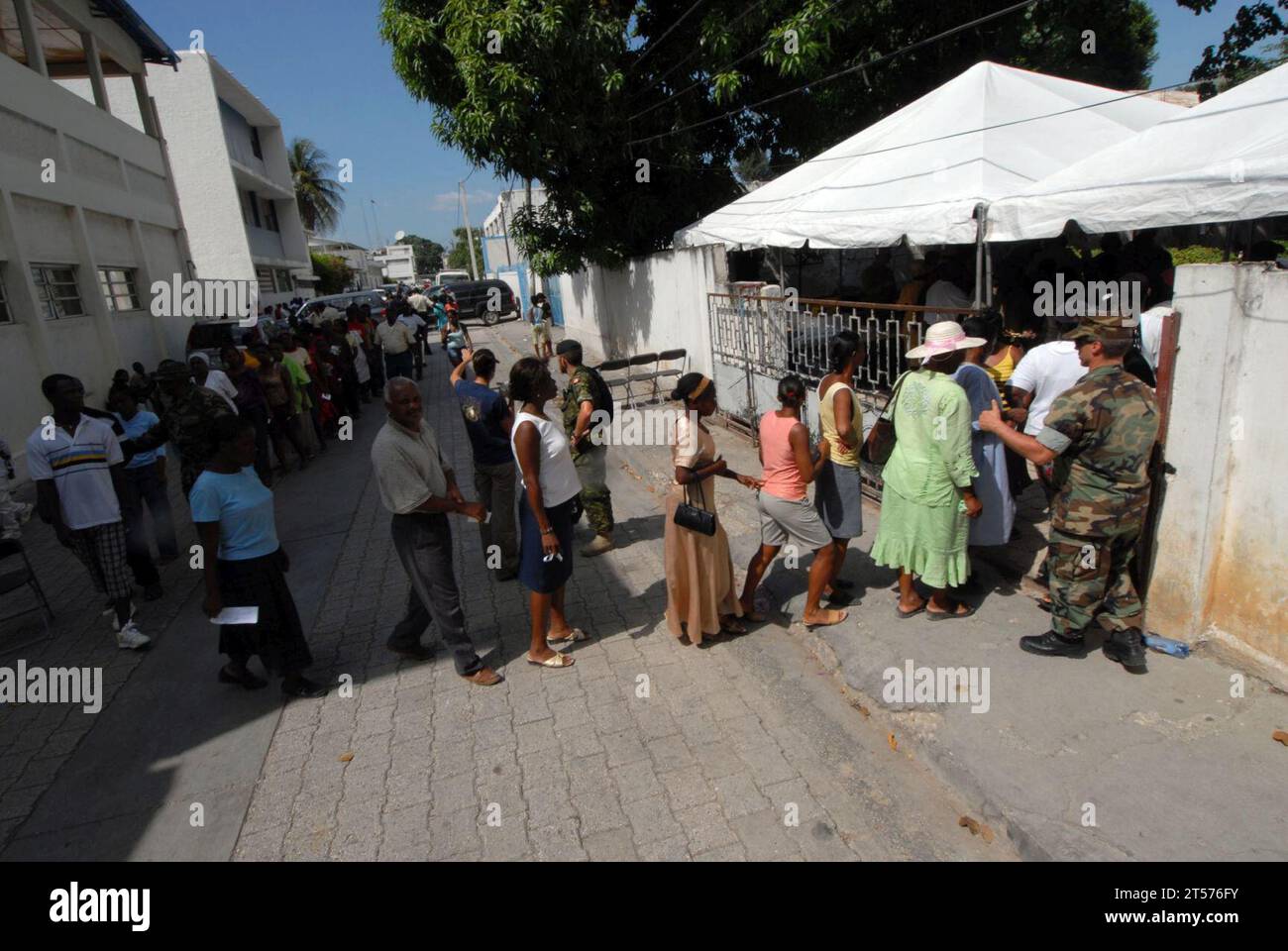 US Navy Patients line up outside Hopital De L'universite D'etat D'Haiti ...
