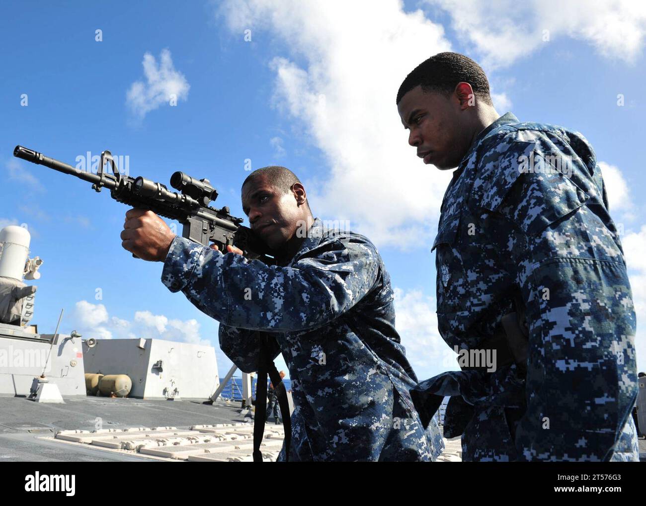 Us navy personnel hi-res stock photography and images - Alamy