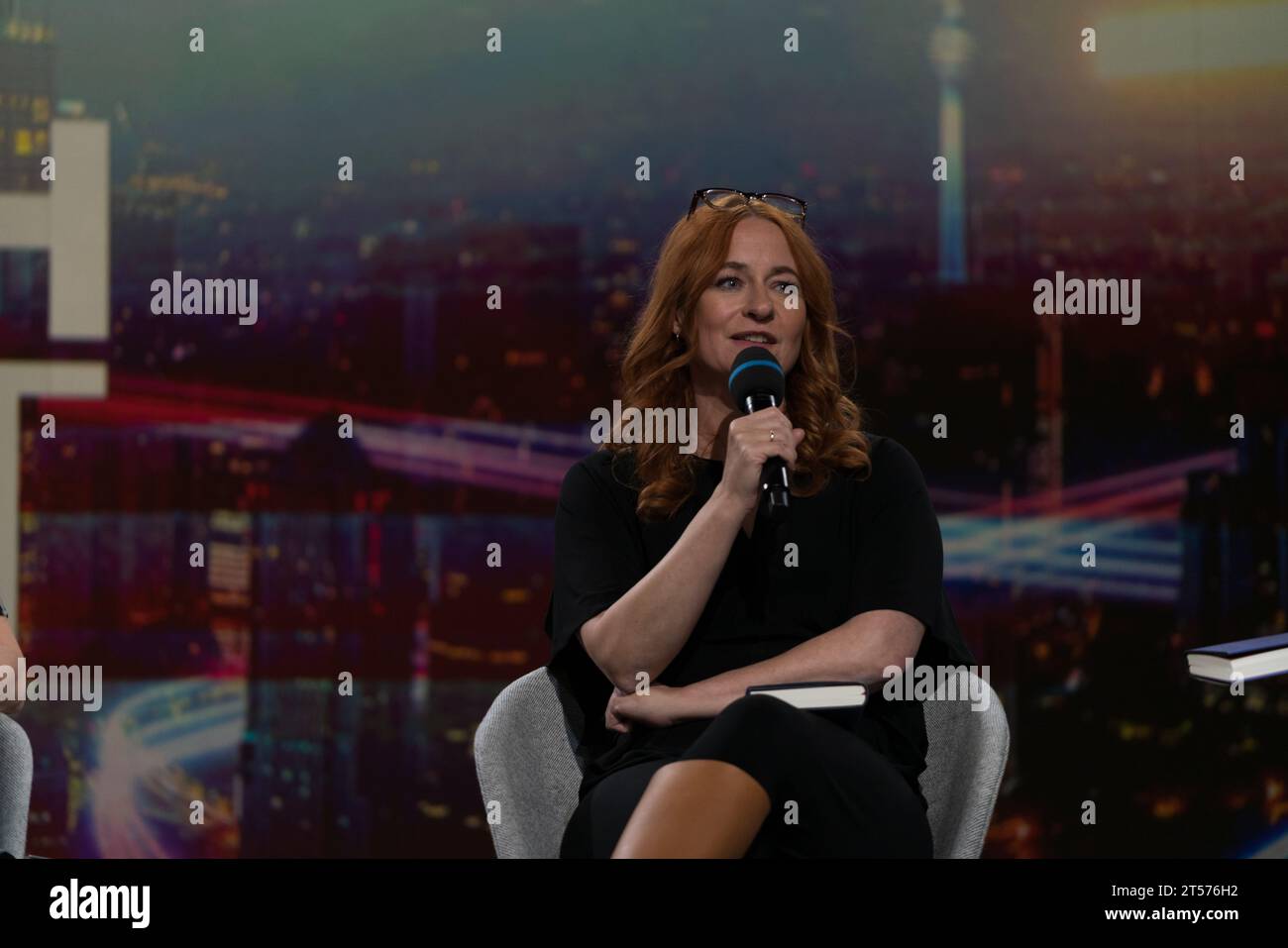 Female researcher interview hi-res stock photography and images - Alamy