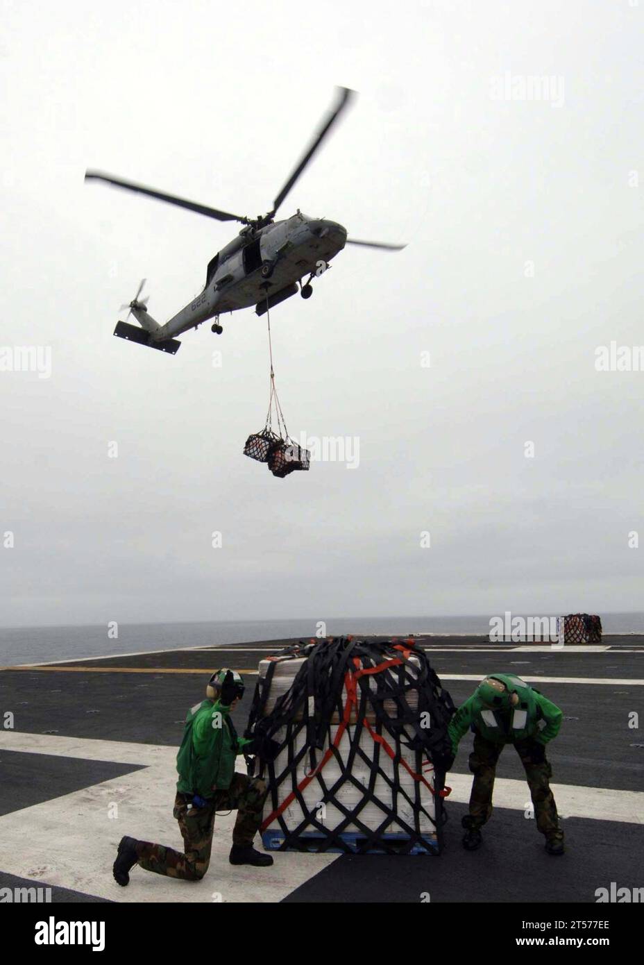 US Navy Sailors aboard the aircraft carrier George Washington (CVN 73 ...