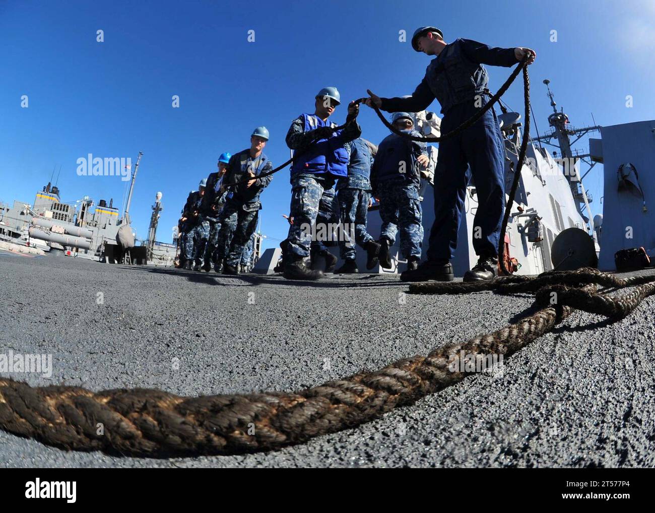 US Navy Sailors aboard the guided-missile destroyer USS Pinckney (DDG ...