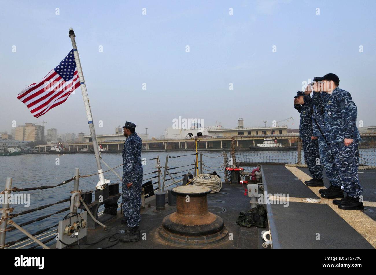 US Navy Sailors aboard the guided-missile frigate USS Simpson (FFG 56 ...