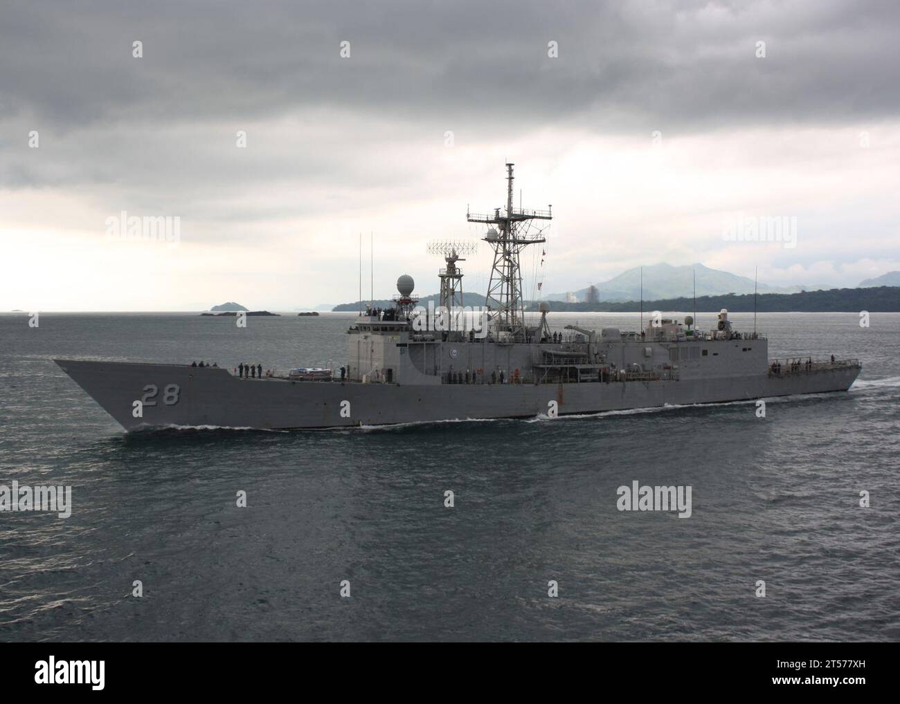 US Navy Sailors aboard the guided-missile frigate USS Boone (FFG 28 ...