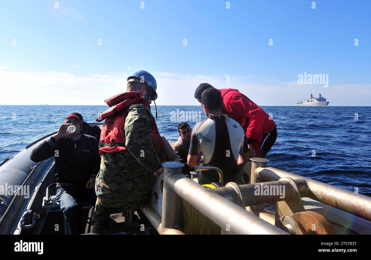 US Navy Sailors and Marines from the San Antonio-class amphibious ...