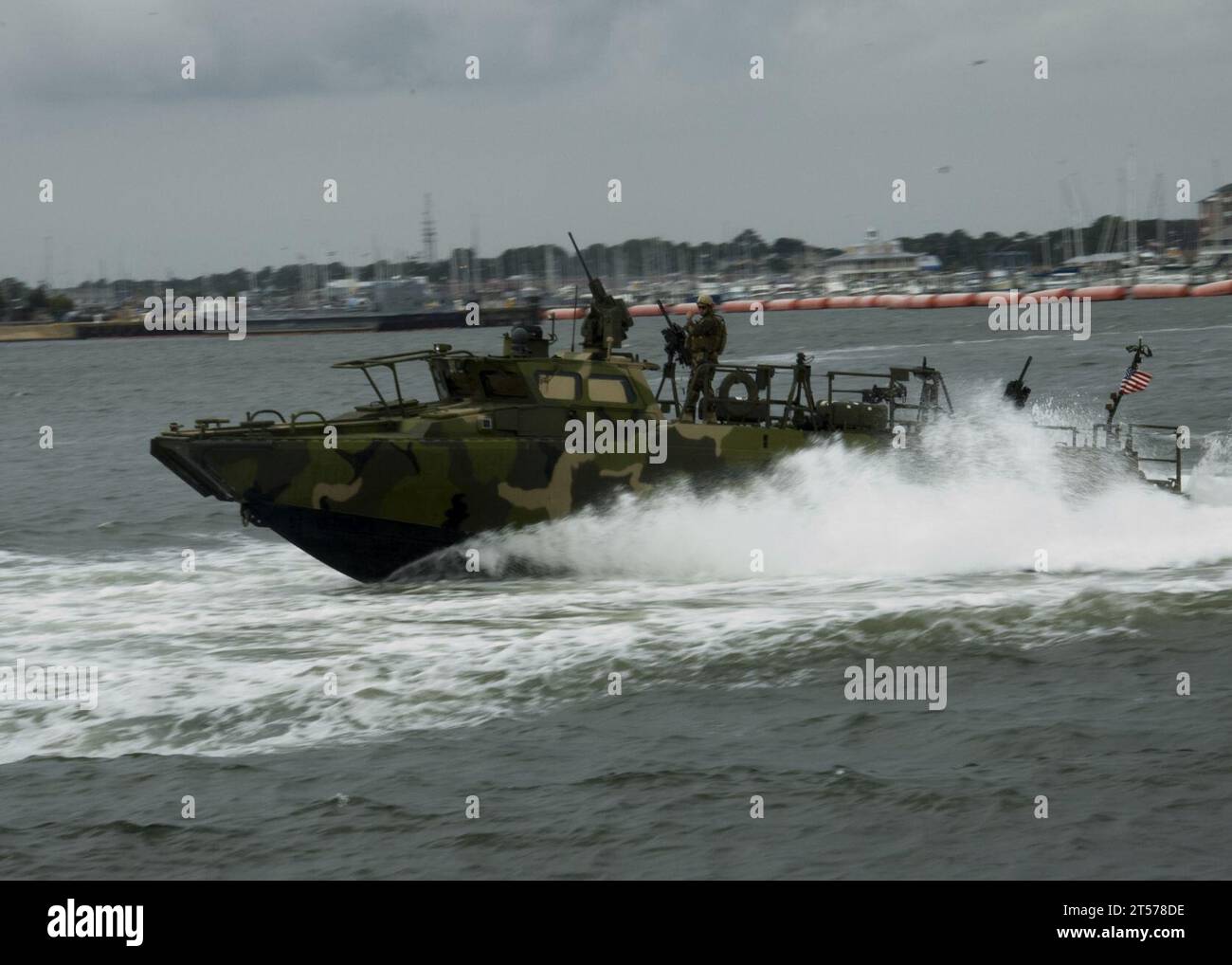 US Navy Sailors assigned to Riverine Group 1 conduct maneuver training ...