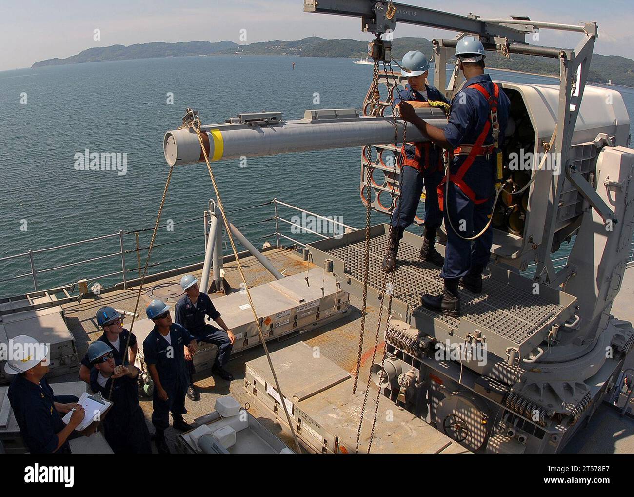US Navy Sailors assigned to the amphibious dock landing ship USS ...