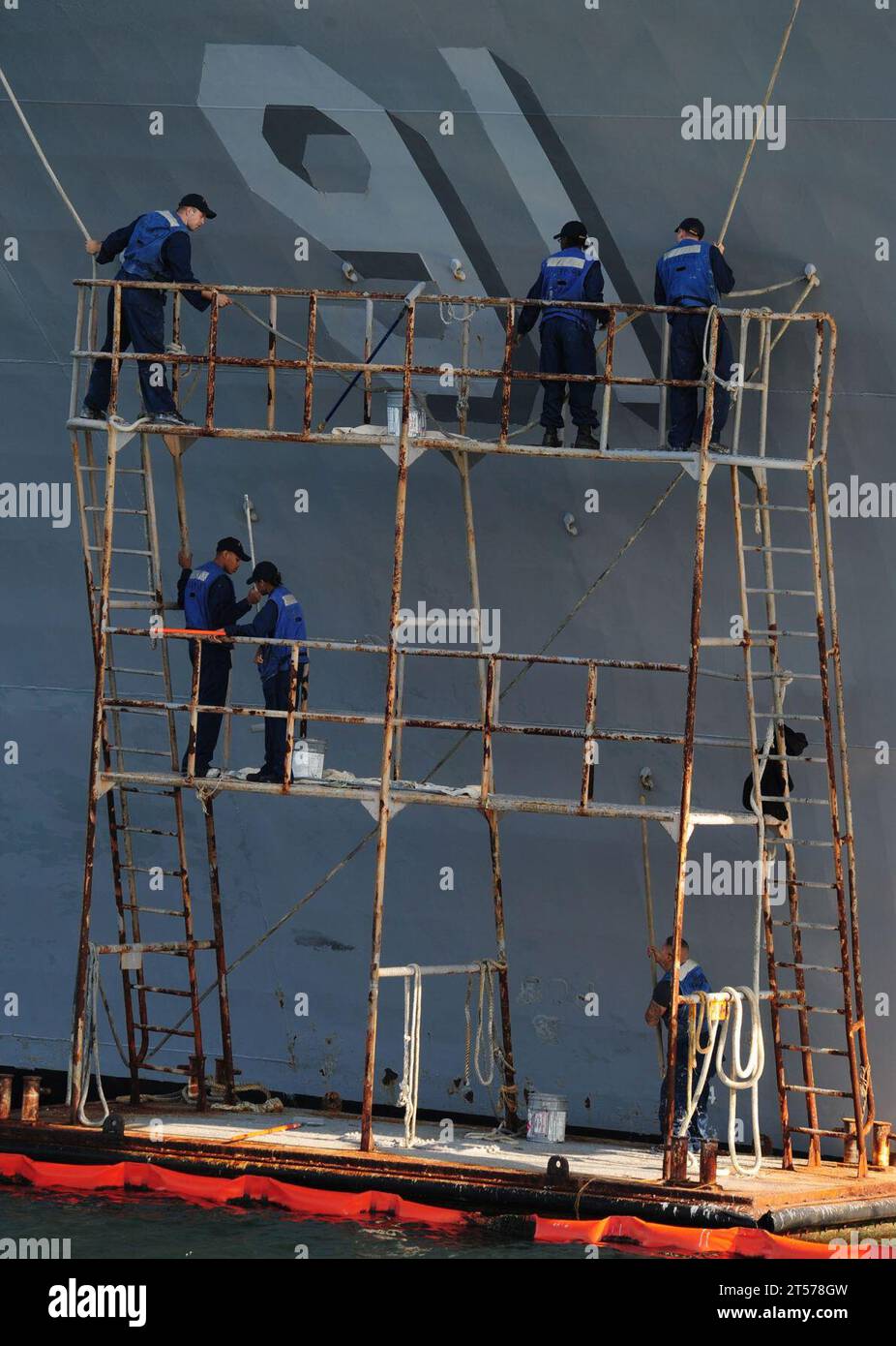 US Navy Sailors assigned to the Arleigh Burke-class guided-missile ...
