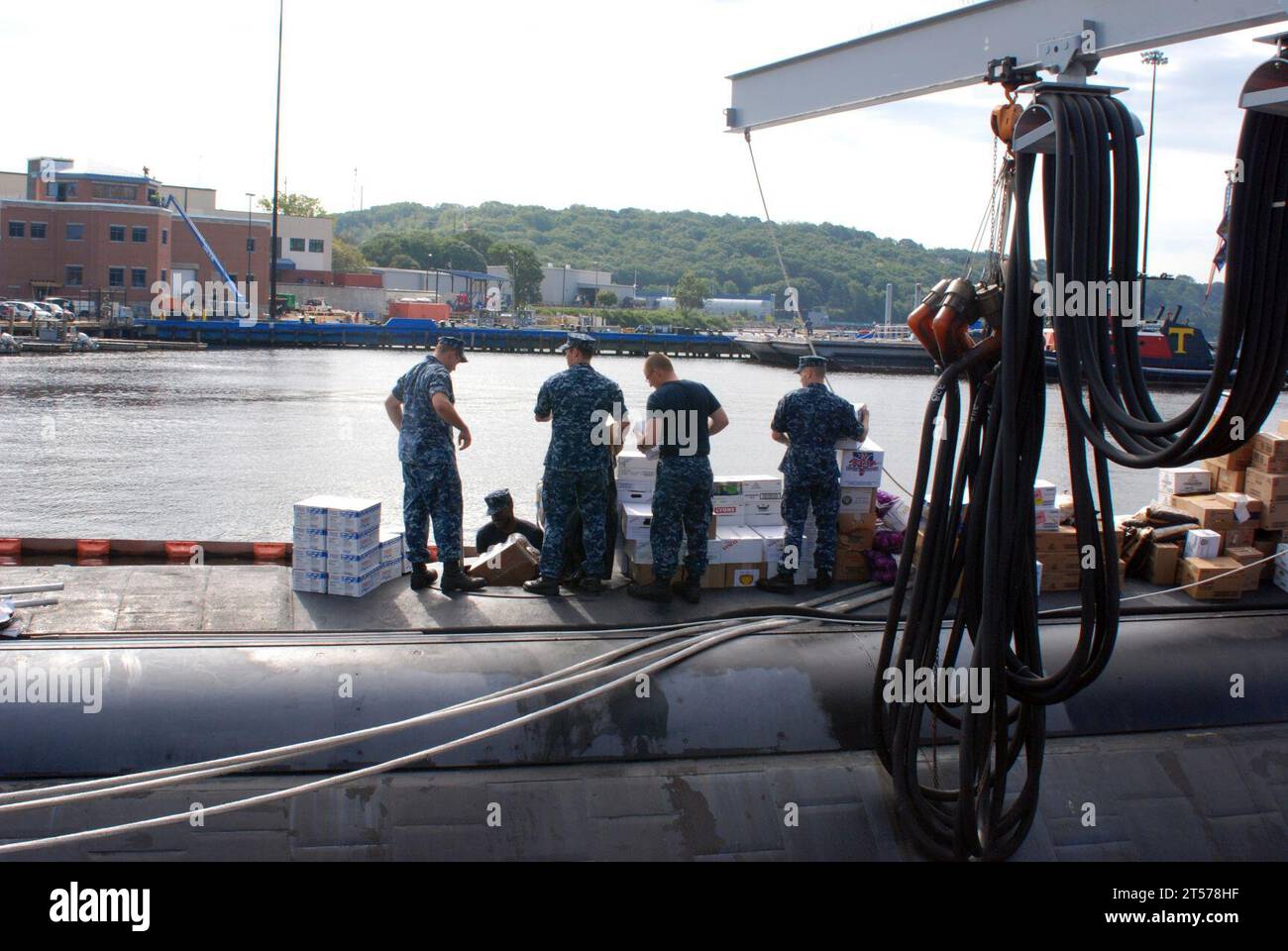US Navy Sailors assigned to the Los Angeles-class attack submarine USS ...