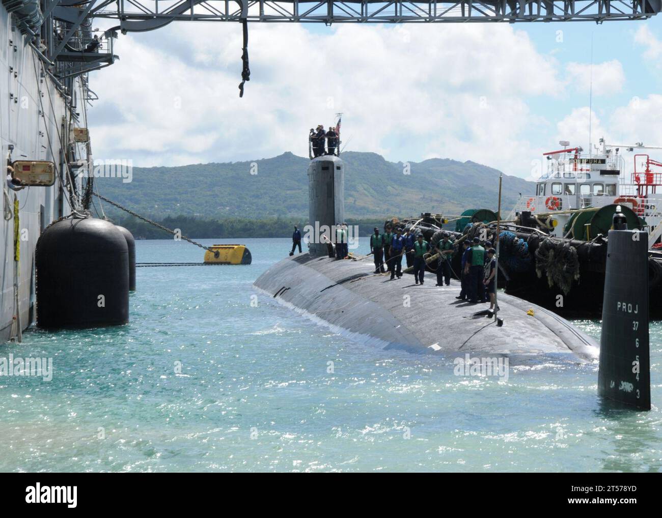 US Navy Sailors assigned to the Virginia-class submarine USS North ...