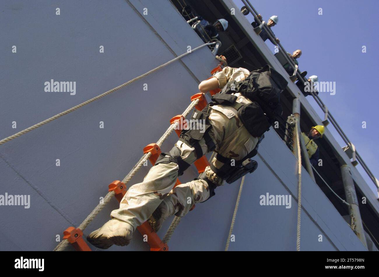 US Navy Sailors from the guided-missile frigate USS Ingraham (FFG 61 ...