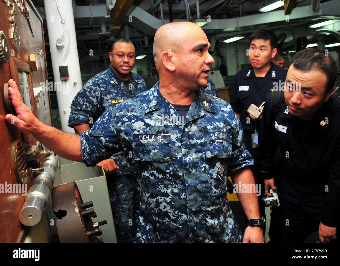 US Navy Sailors from the Republic of Korea navy submarine ROKS Park Wi ...