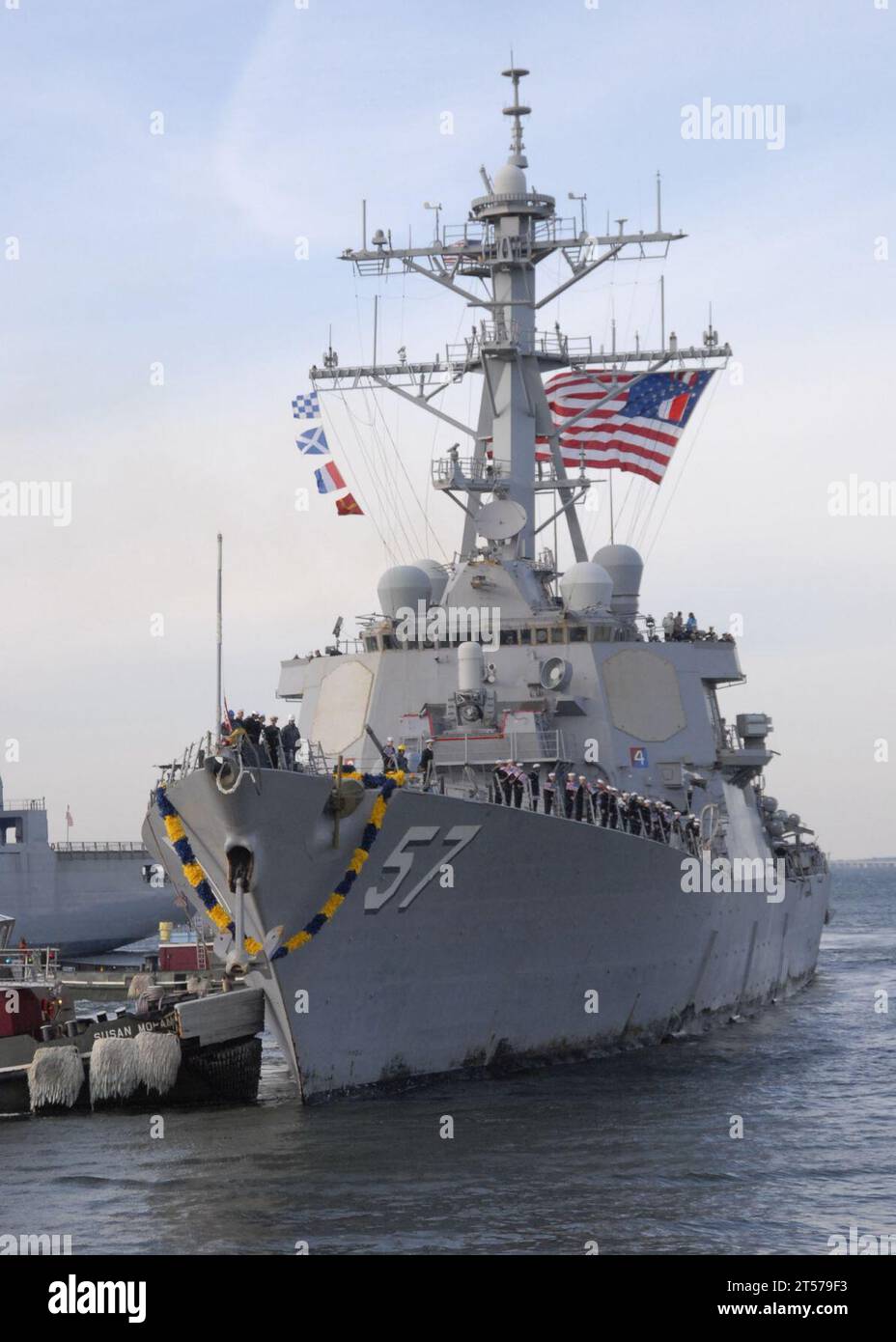 US Navy Sailors man the rails aboard the guided-missile destroyer USS ...