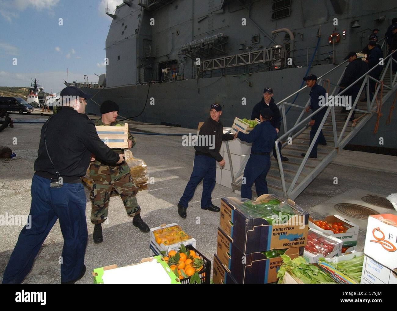 US Navy Sailors move fresh fruits and vegetables onto the Ticonderoga ...
