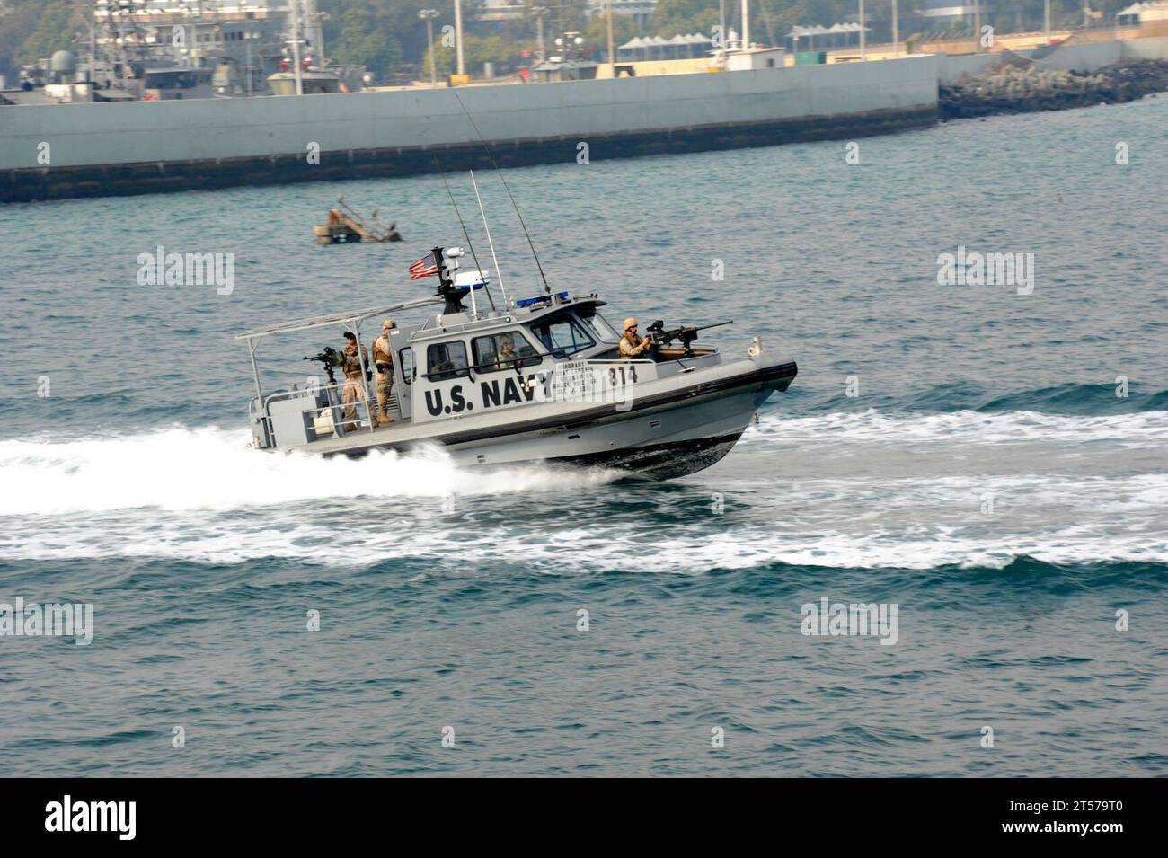 US Navy Sailors patrol Kuwait Naval Base's harbor.jpg Stock Photo - Alamy