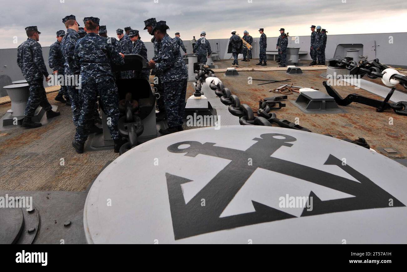 US Navy Sailors remove anchor covers aboard the San Antonio-class ...