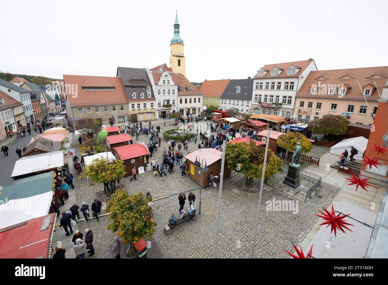 Pulsnitz, Germany. 03rd Nov, 2023. Visitors to the 19th Pulsnitz ...