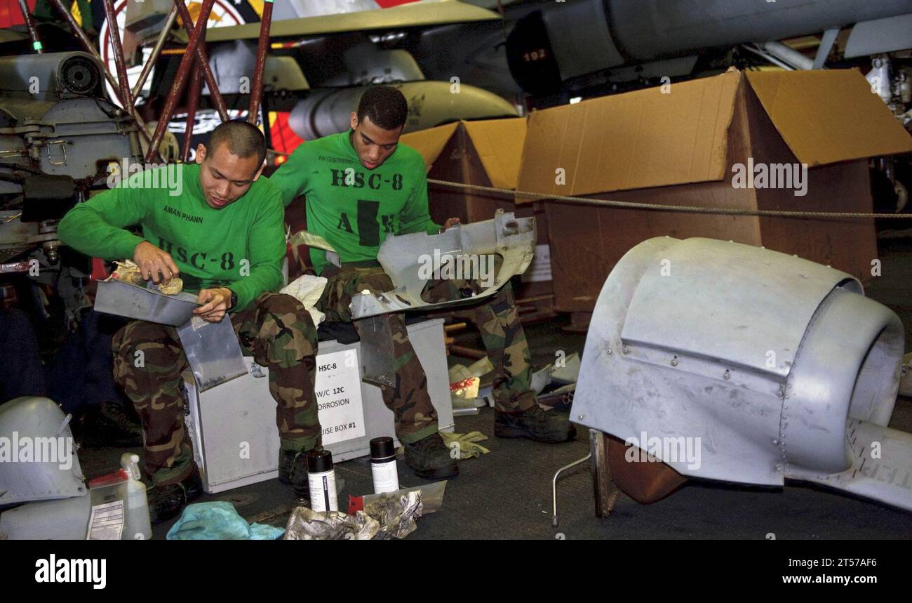 US Navy Sailors wipe down airframe panels.jpg Stock Photo - Alamy