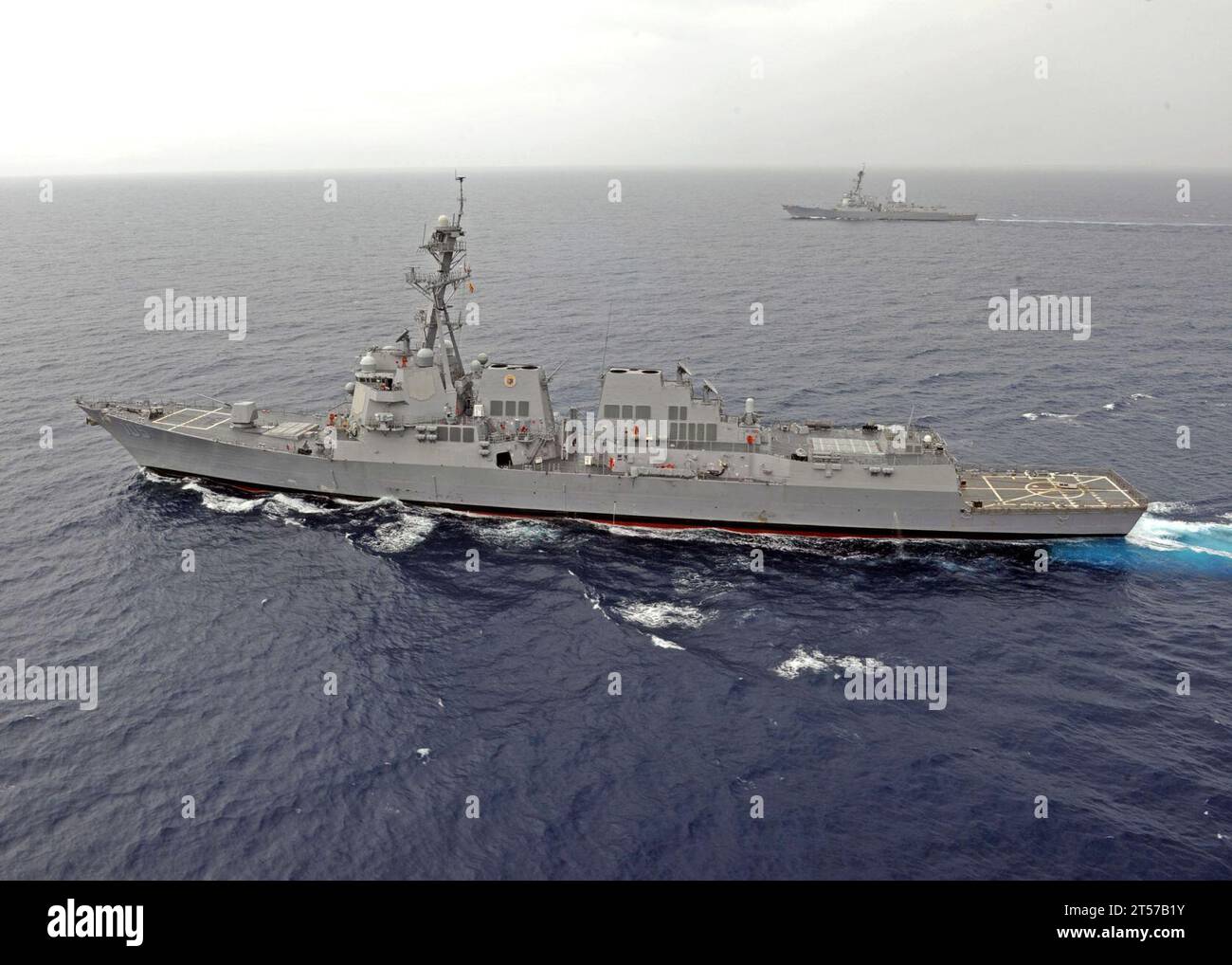 US Navy SOUTH CHINA SEA (Oct. 5, 2011) The guided-missile destroyers ...