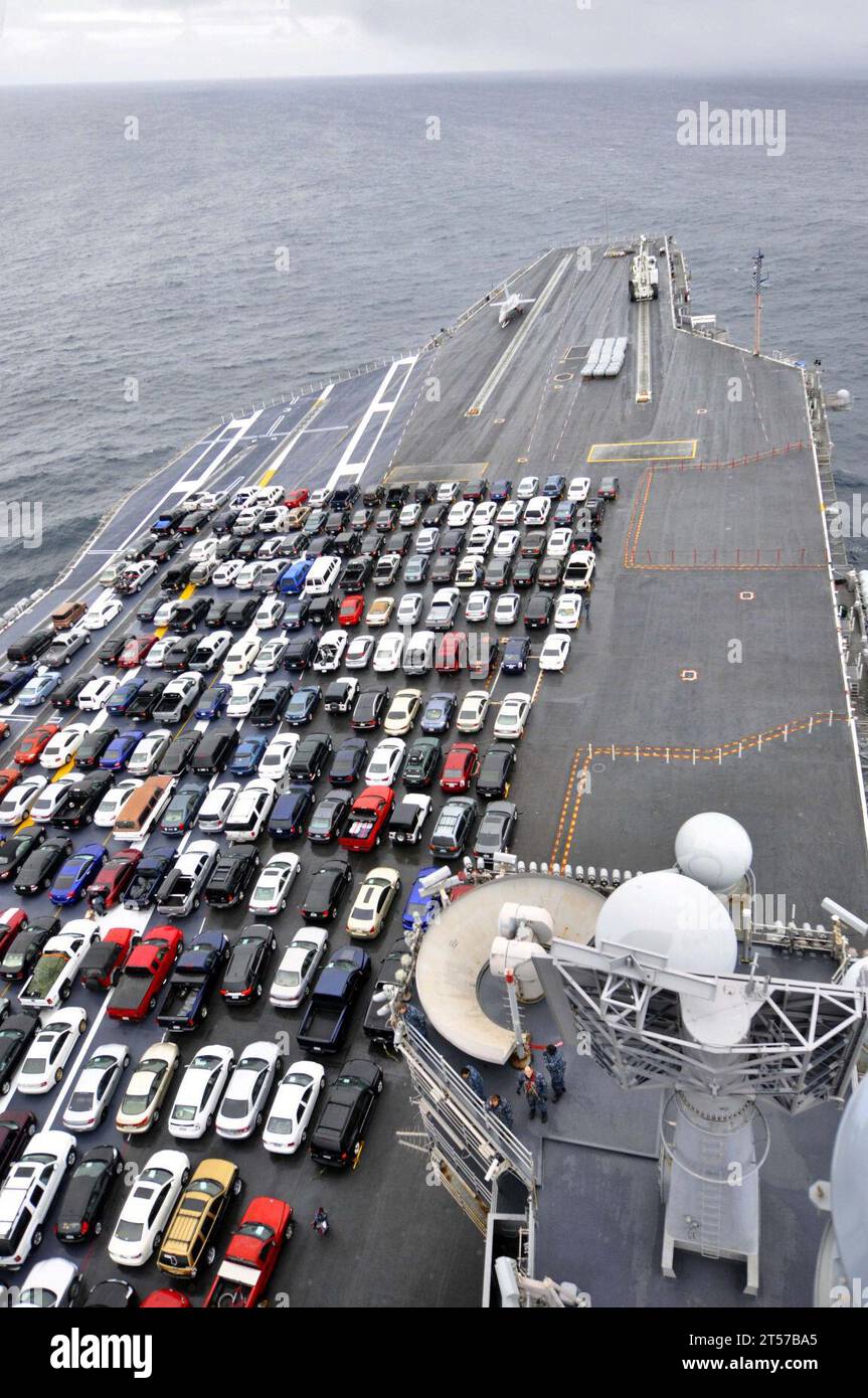 US Navy The aircraft carrier USS Ronald Reagan (CVN 76) transports ...